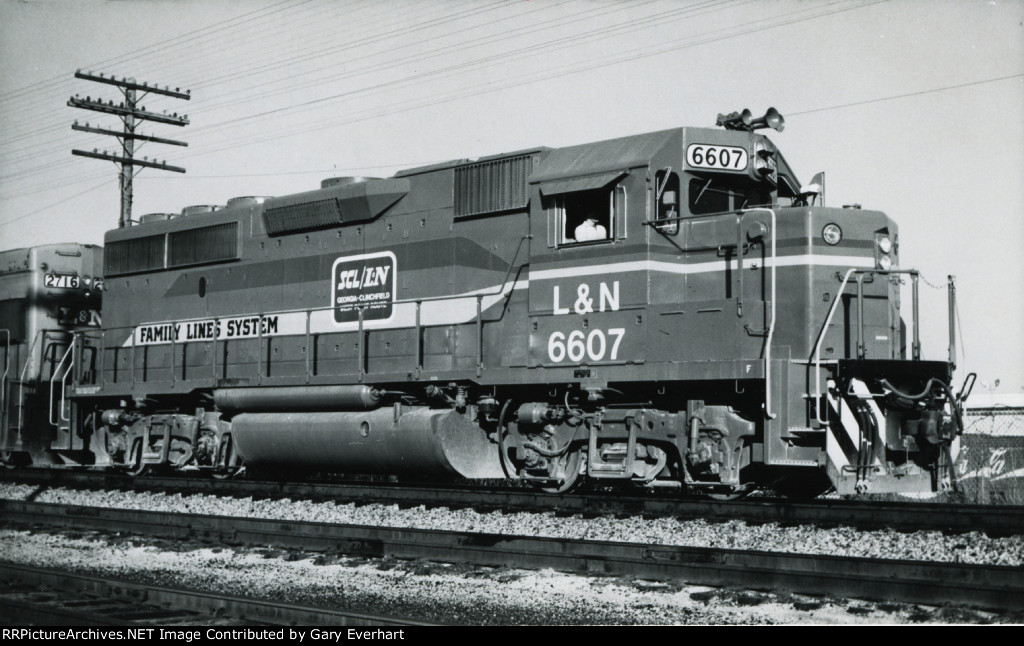 LN GP40-2 #6607 - Louisville & Nashville